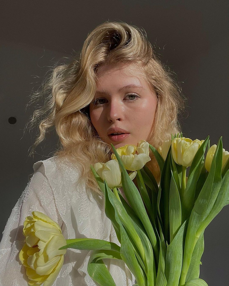 Picture of Luna (model)