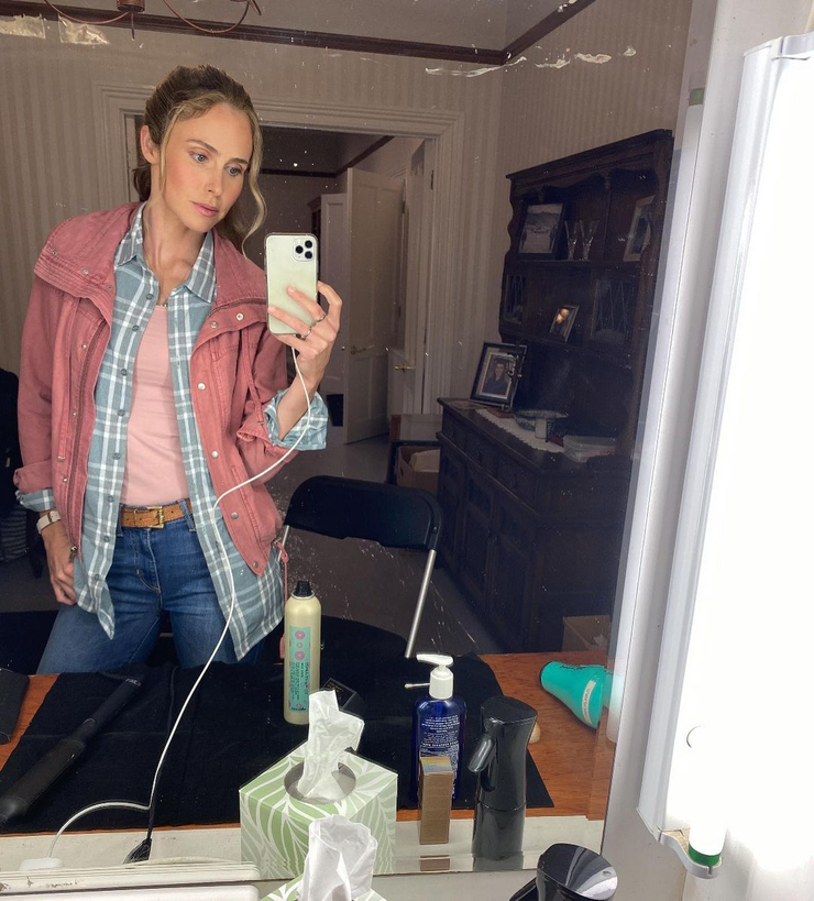 Picture of Anna Hutchison