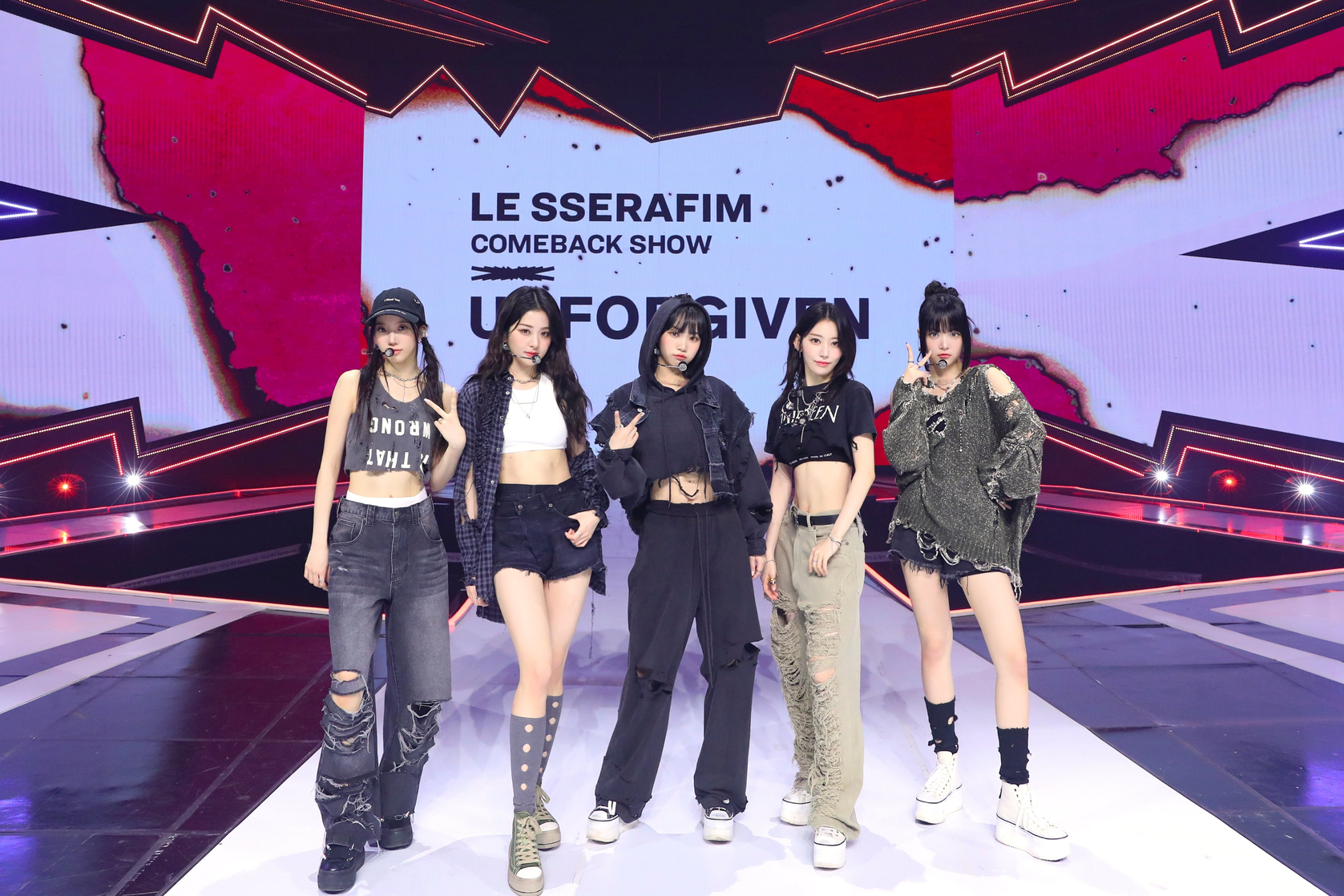 Picture of LE SSERAFIM