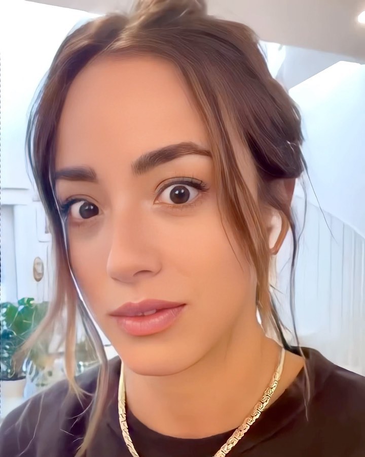 Picture of Chloe Bennet