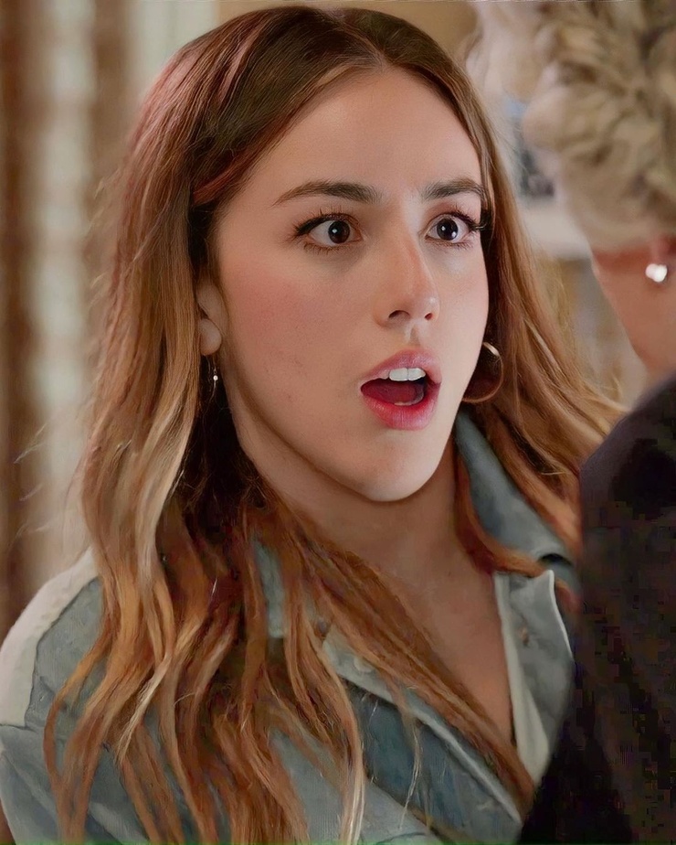 Picture of Chloe Bennet