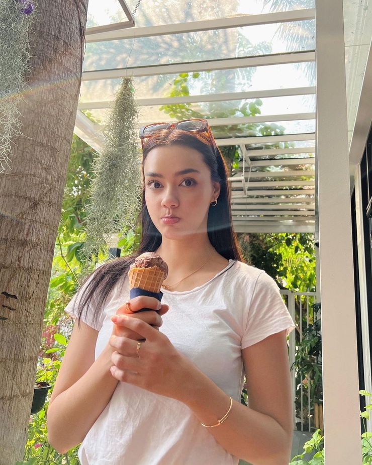 Amanda Obdam picture