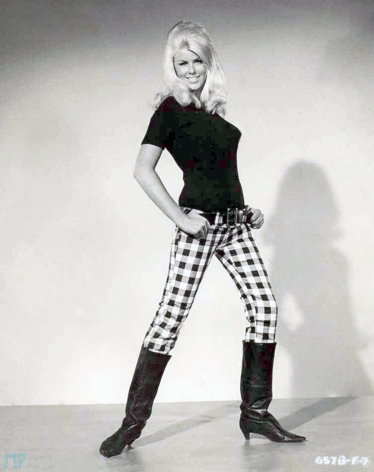 Picture of Dr. Goldfoot and the Bikini Machine