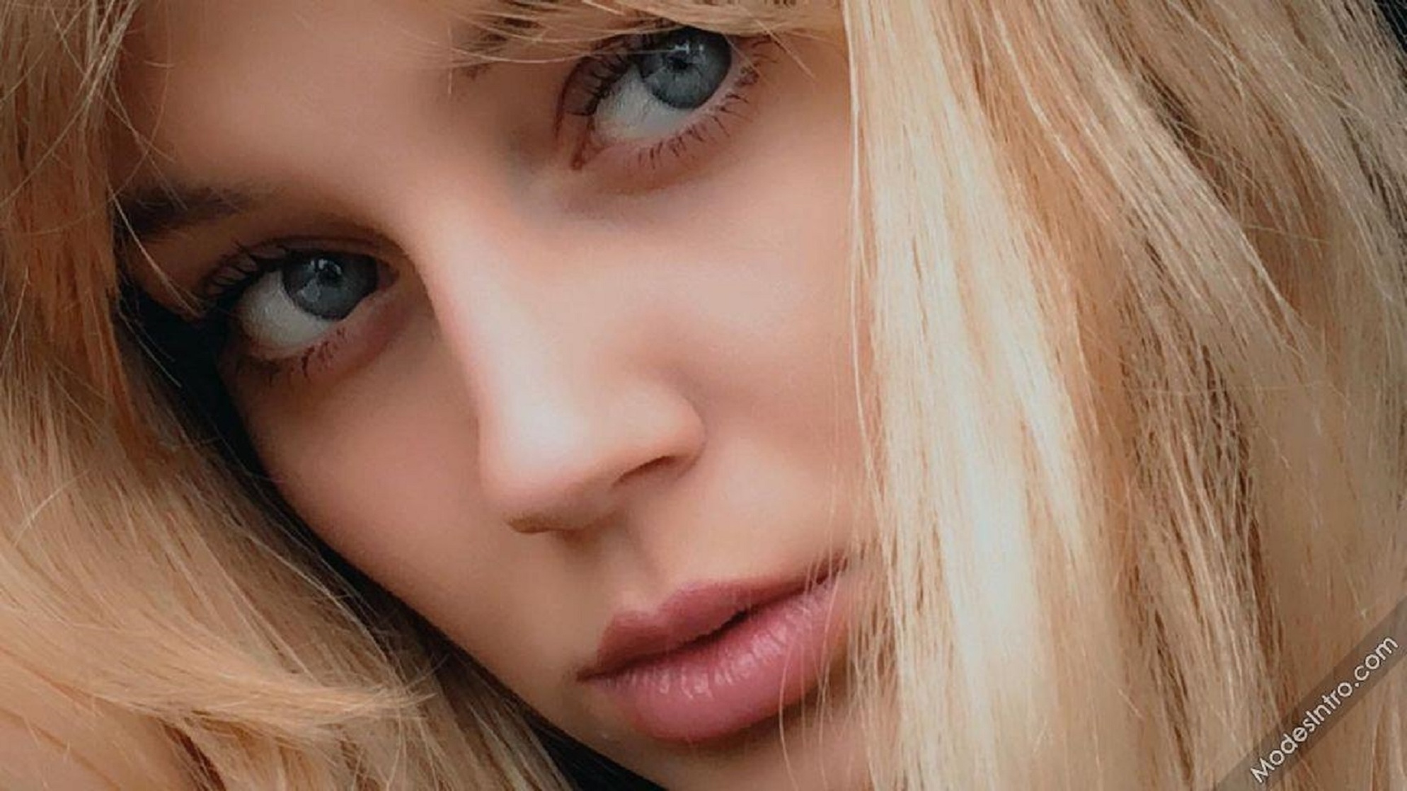 Alyssia Jones Vlyssia