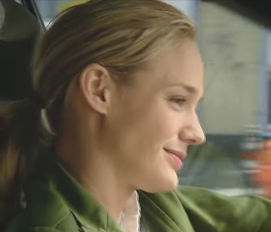 Sonsee Neu as "Anne Leifert"