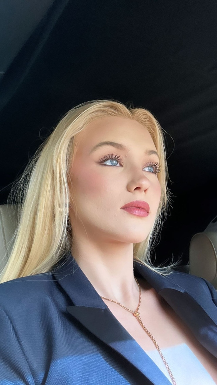 Chloe Rose Robertson image