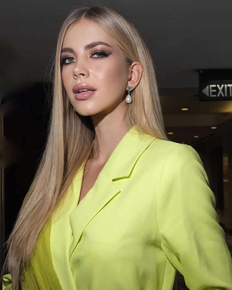 MARIANA BECKOVA picture