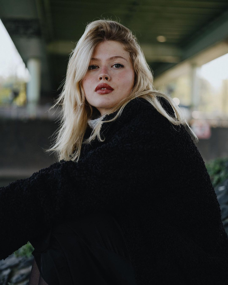 Picture of Luna (model)