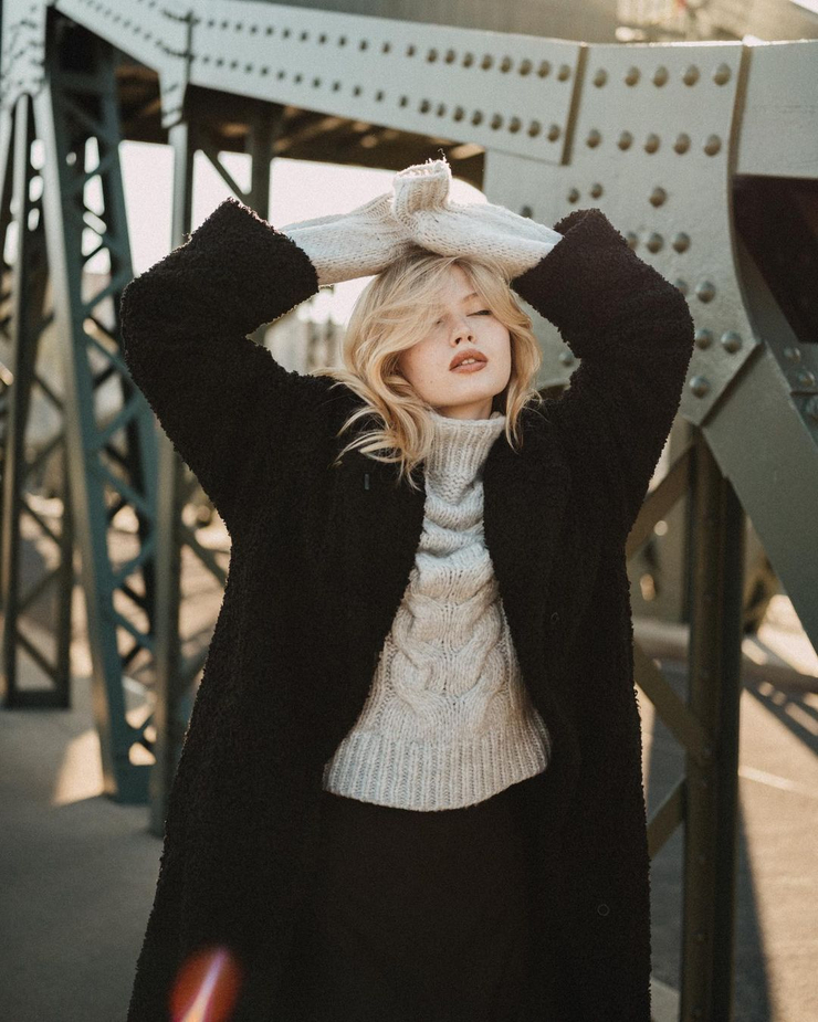 Image of Luna (model)