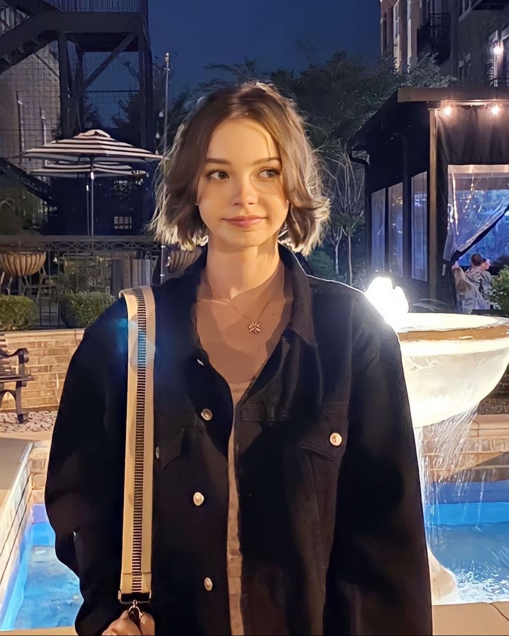 Emma Myers image