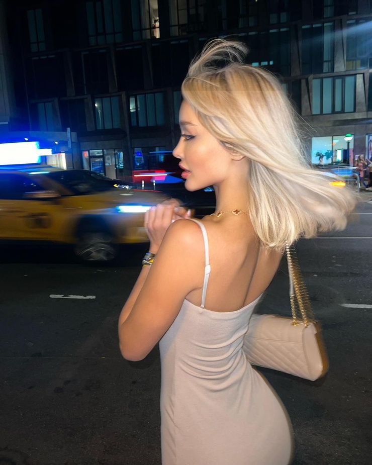 Picture Of Betül Lily