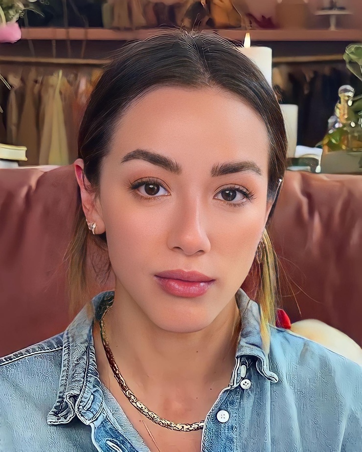 Chloe Bennet picture