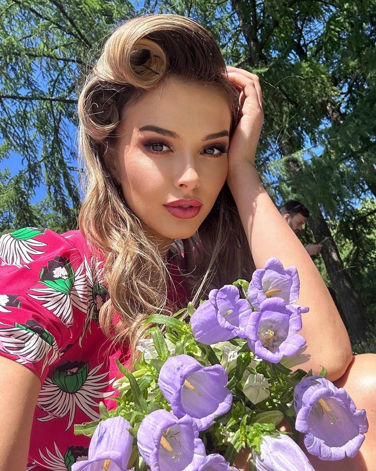 Picture of Angelina Aisman