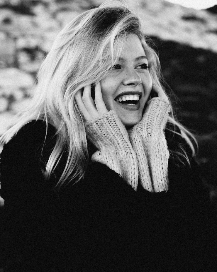 Image of Luna (model)