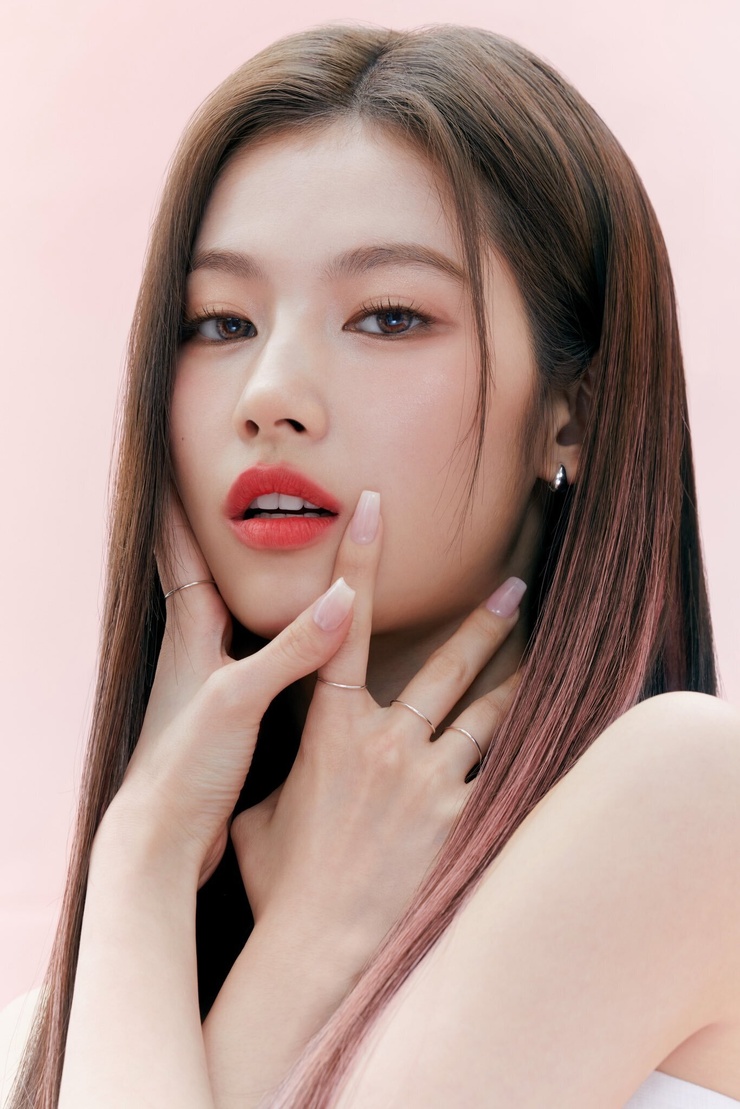 Picture Of Minatozaki Sana