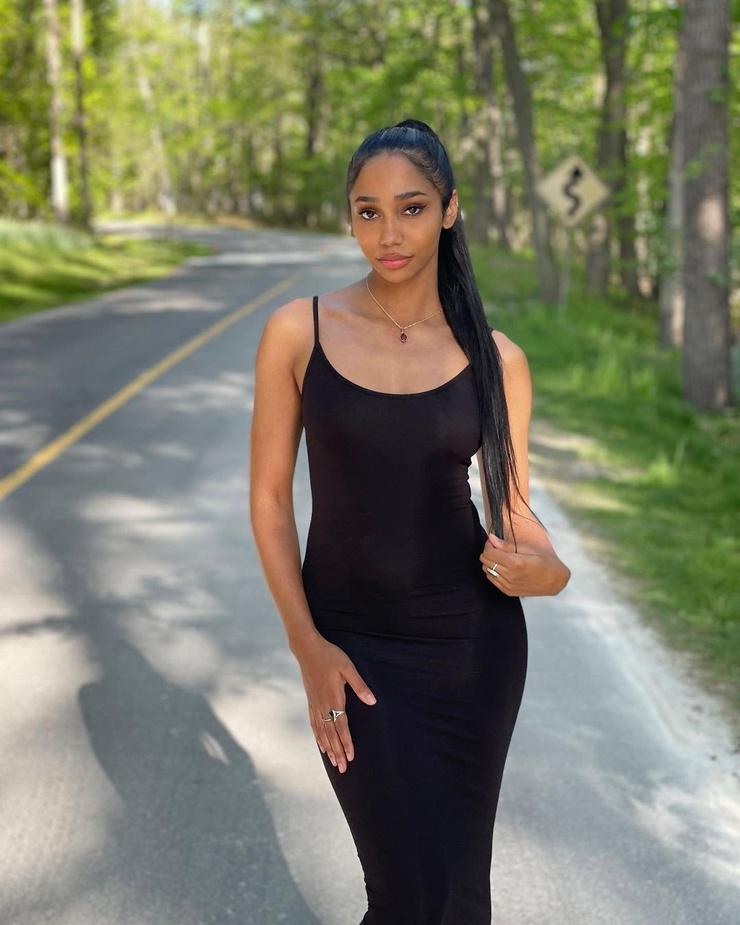 Picture of Chloe Foster II