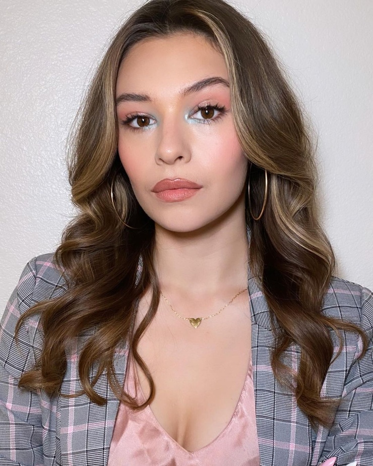 Picture Of Nicole Amber Maines