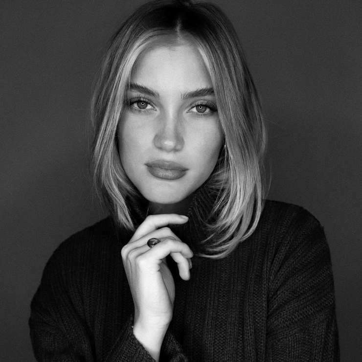 Image of Mimi Slinger