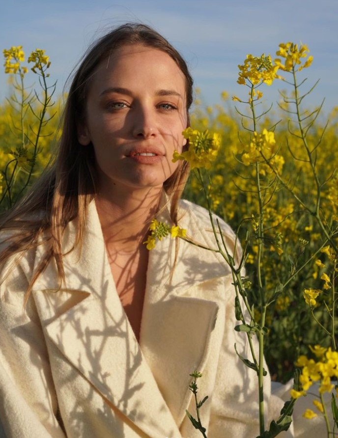 Picture of Agathe Teyssier (model)