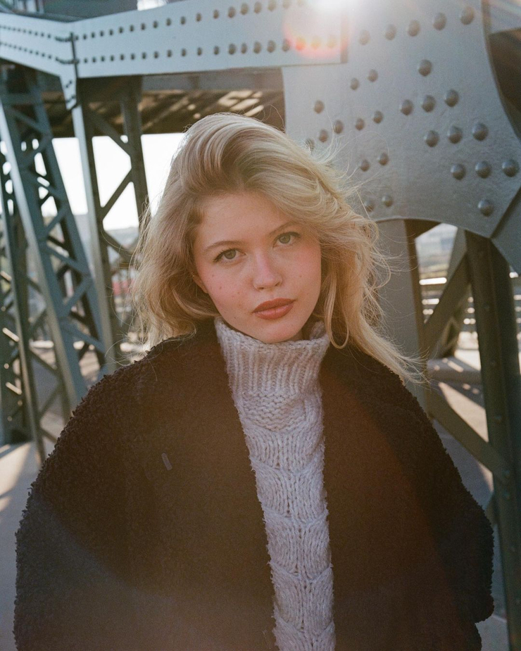 Picture of Luna (model)