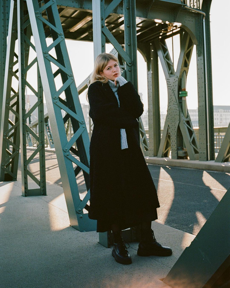 Picture of Luna (model)