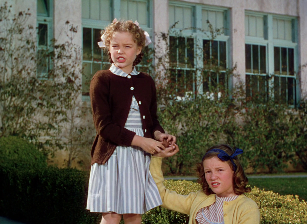 Eilene Janssen (standing)