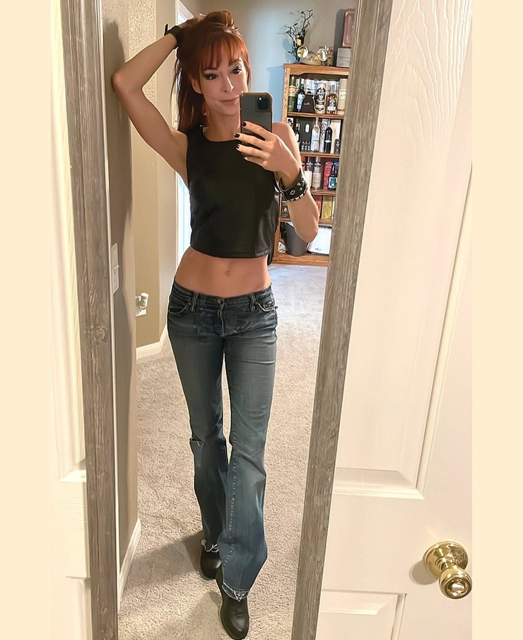 Lisa Foiles image