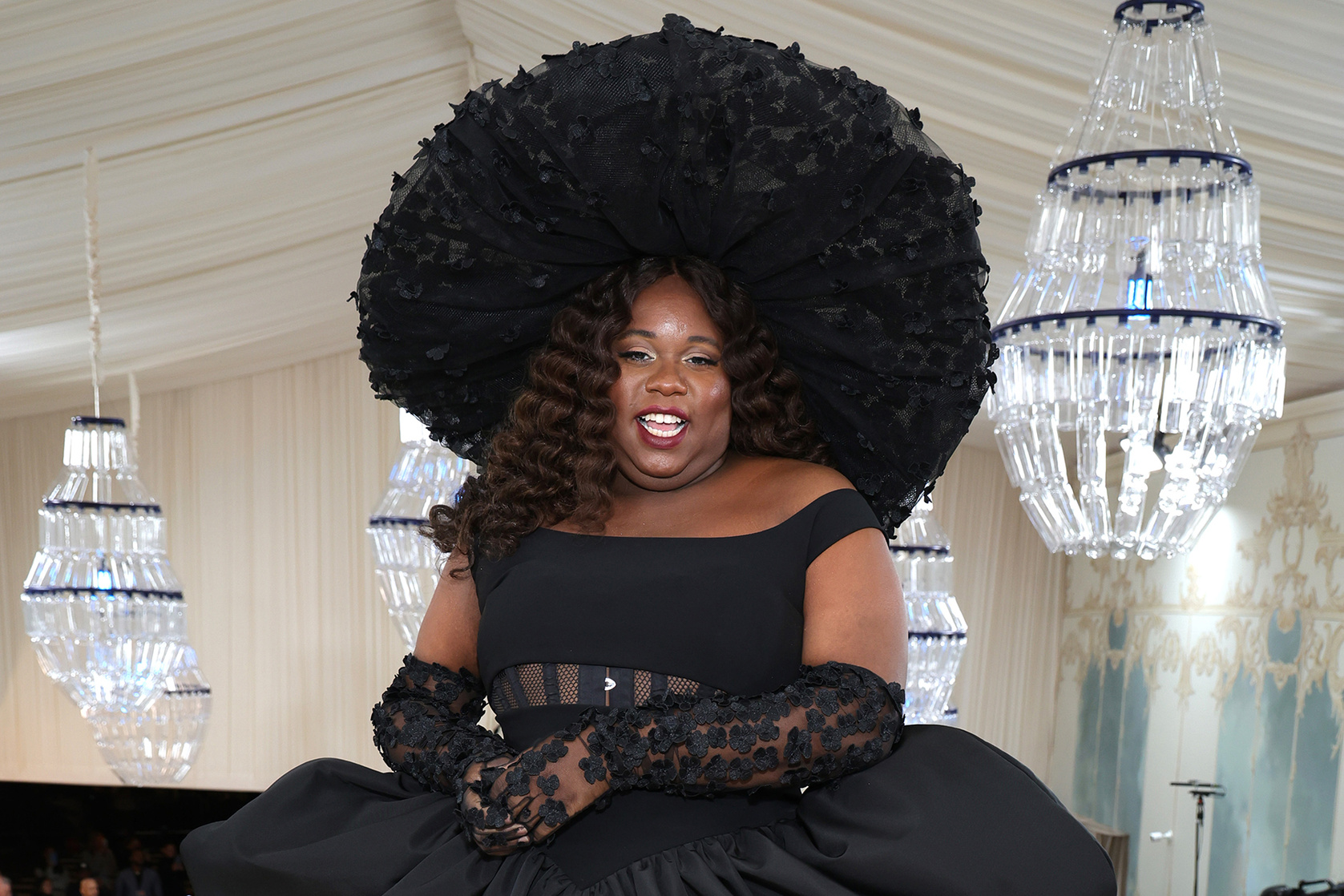 Alex Newell image