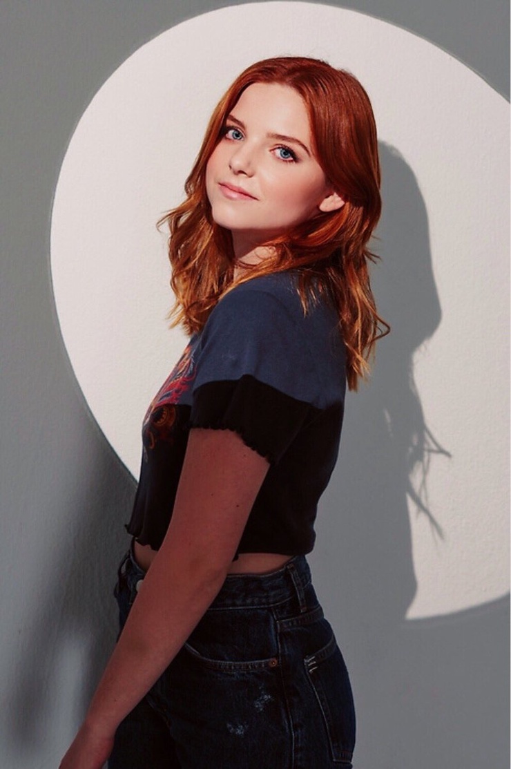 Chloe Csengery image