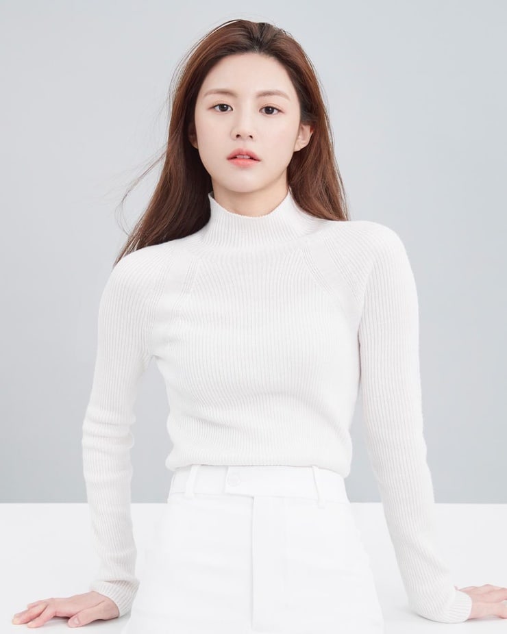 Picture of Go Yoon-Jung