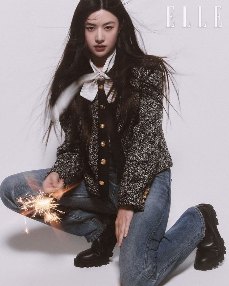 Go Yoon-Jung picture