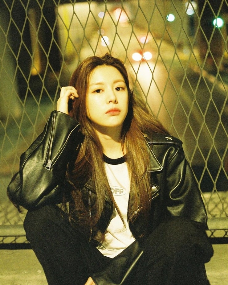 Go Yoon-Jung picture