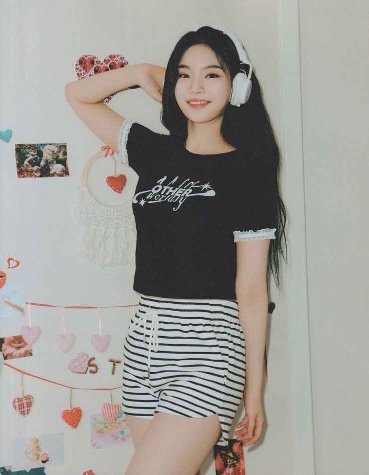 Picture of Lee chaeyoung