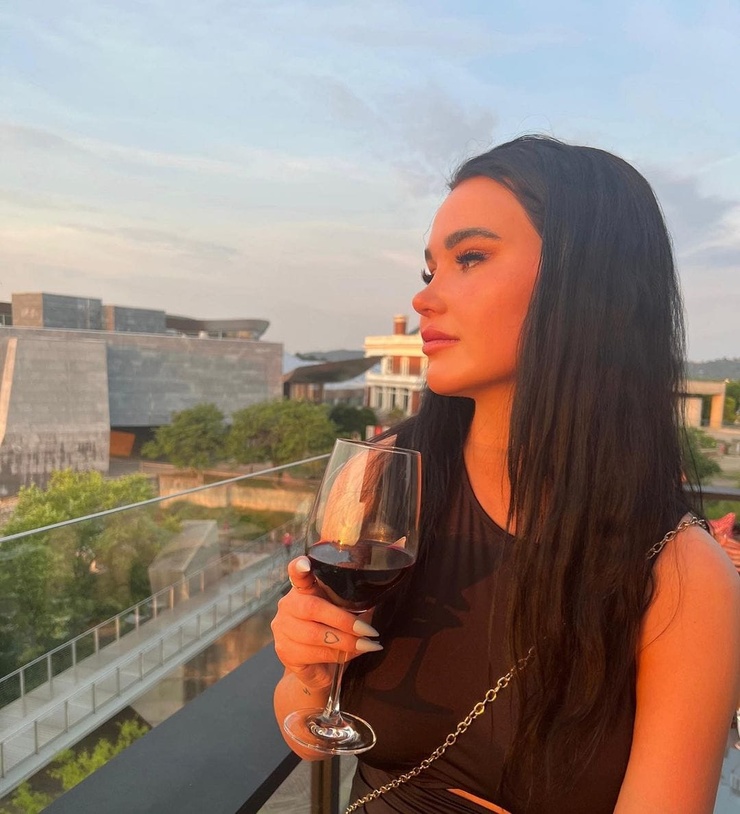 Kaitlyn Lea Hall picture