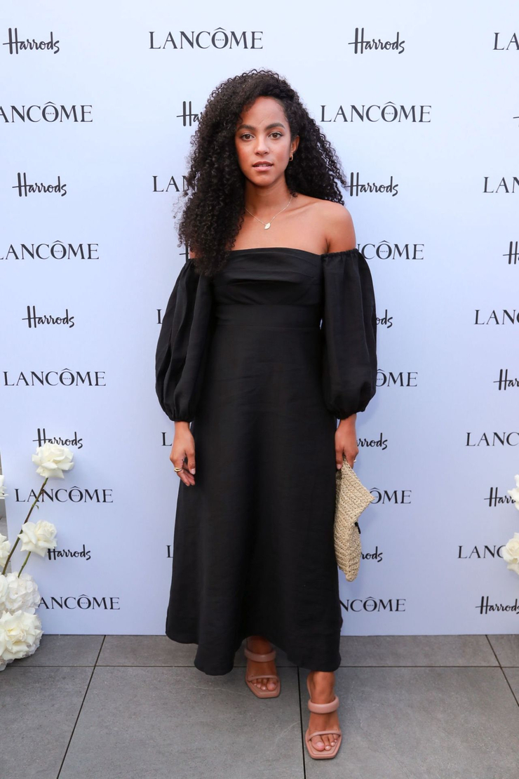 Picture of Lou Llobell