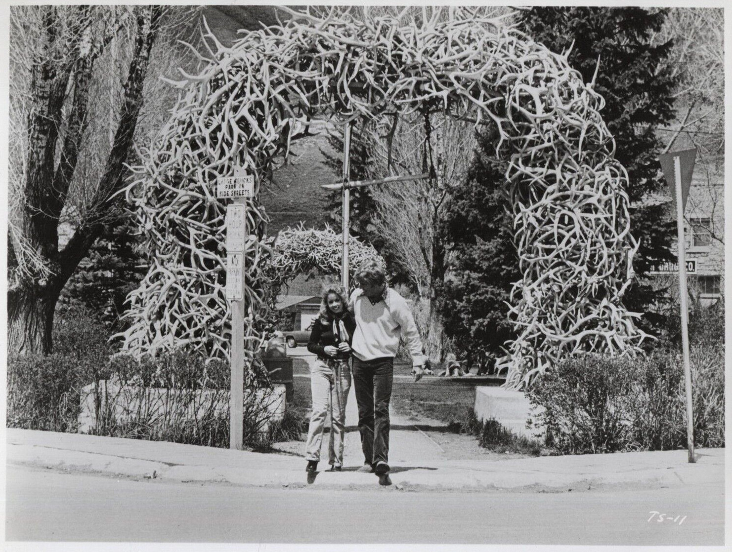 Monie Ellis, Chris Hubbell