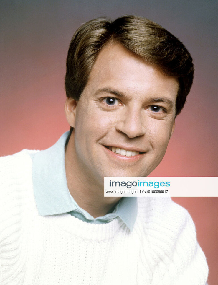 Bob Costas image