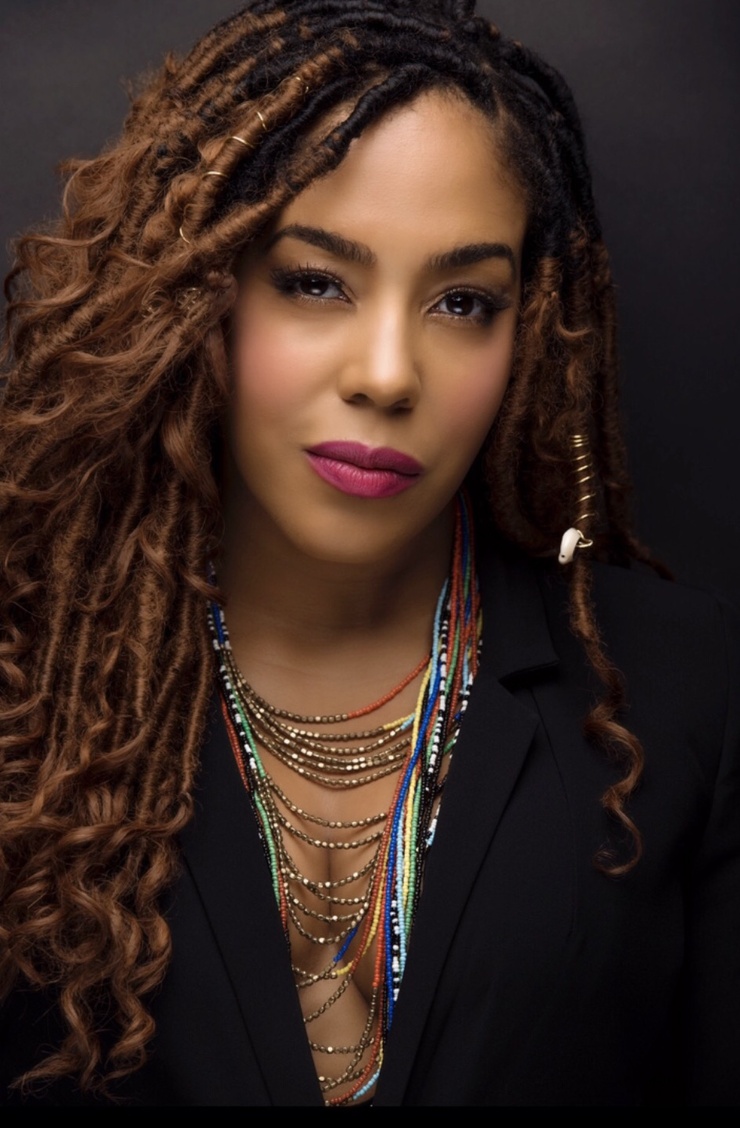 Picture of De'Adre Aziza