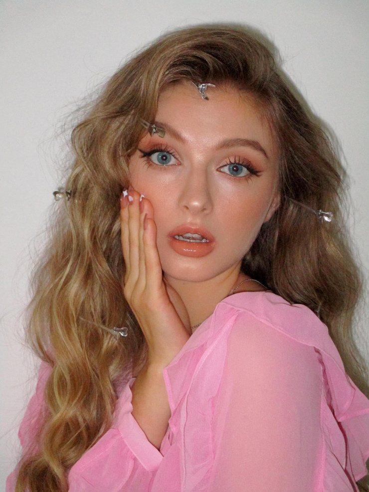 Dasha Romanova picture