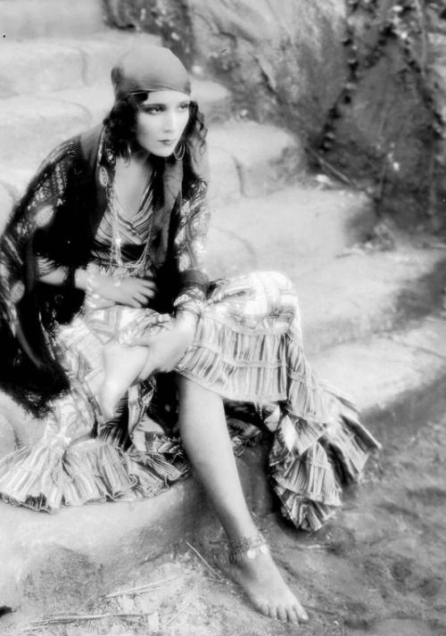 Dolores del Rio picture