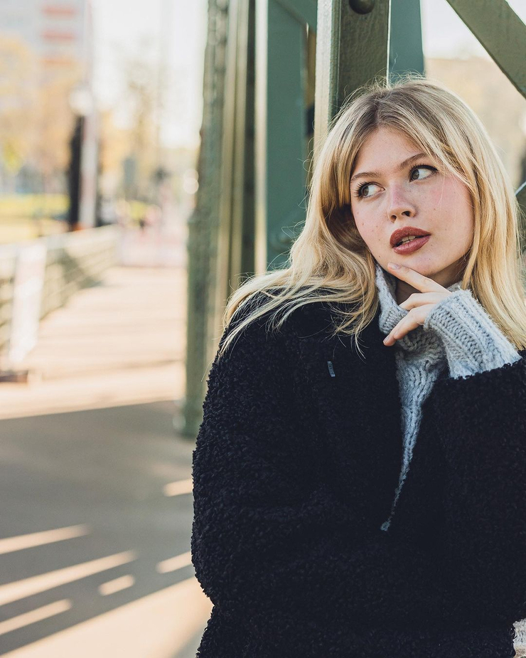 Picture of Luna (model)