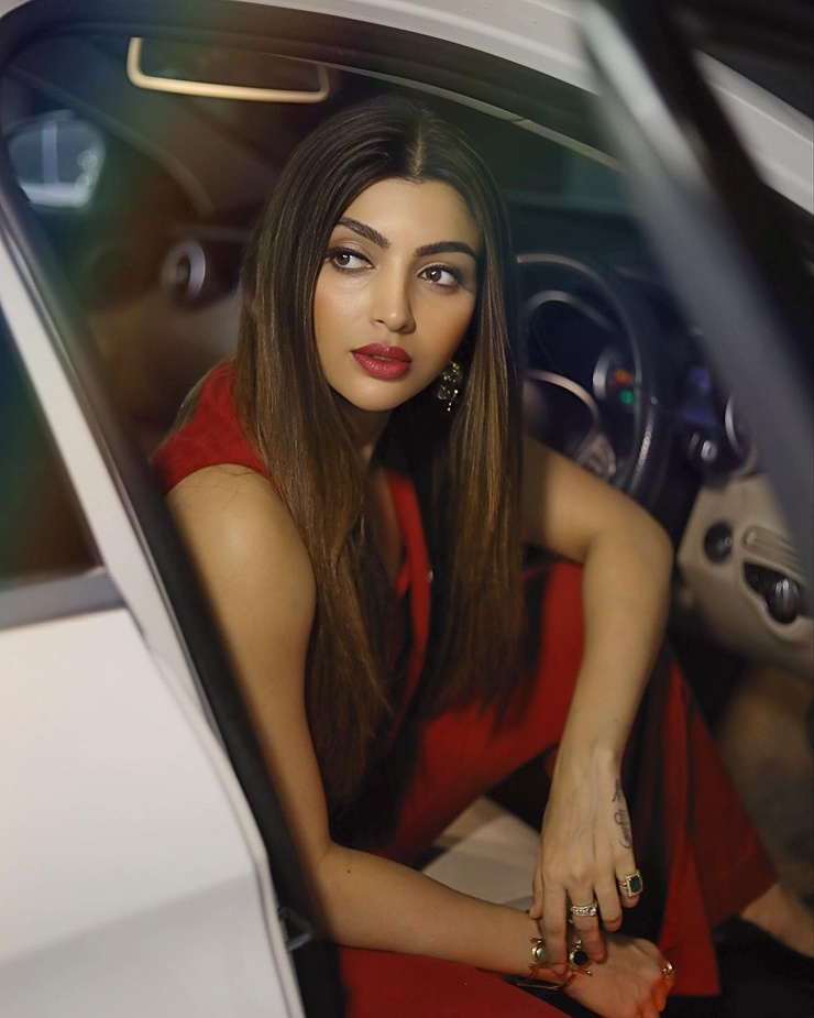 Akanksha Puri picture