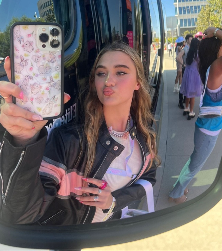 Picture of Lizzy Greene