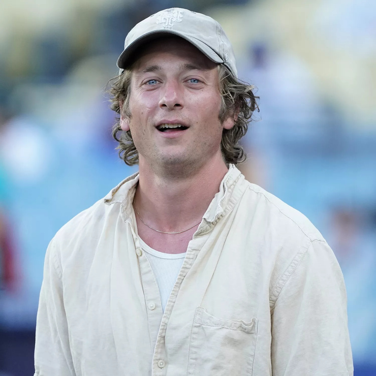 Picture of Jeremy Allen White