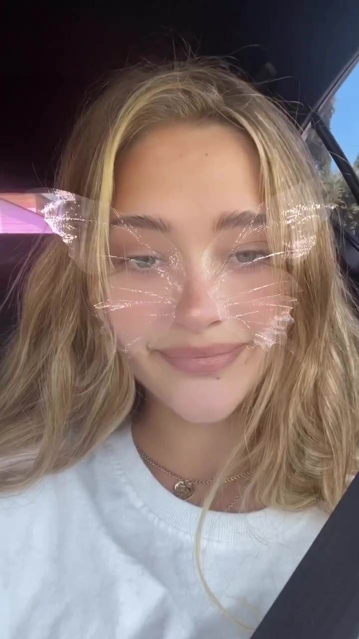 Lizzy Greene picture