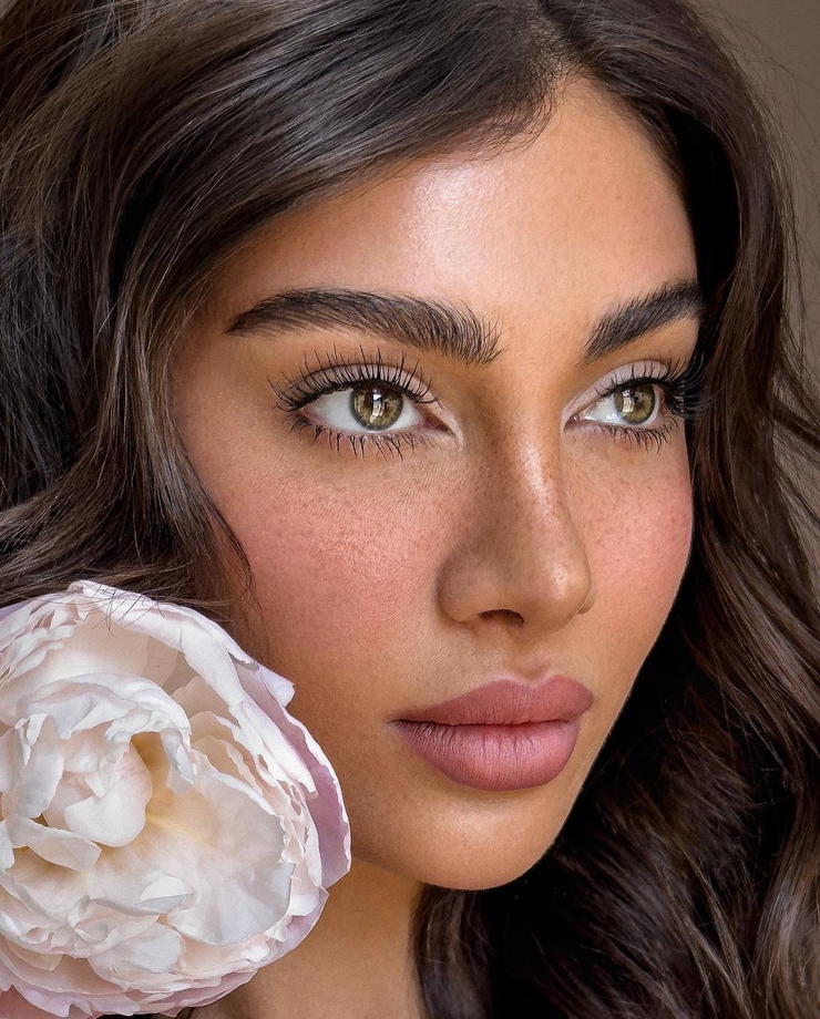 Picture of Seezan (model)