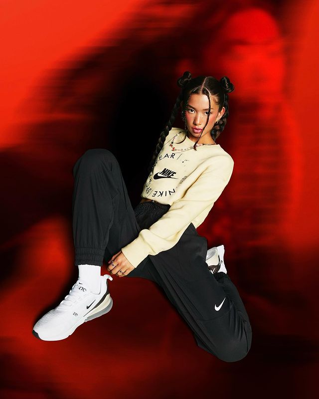 Picture of ISLA WALLACE