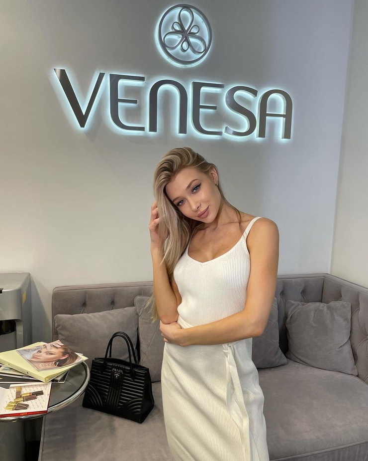 Picture of Angelie Dolly