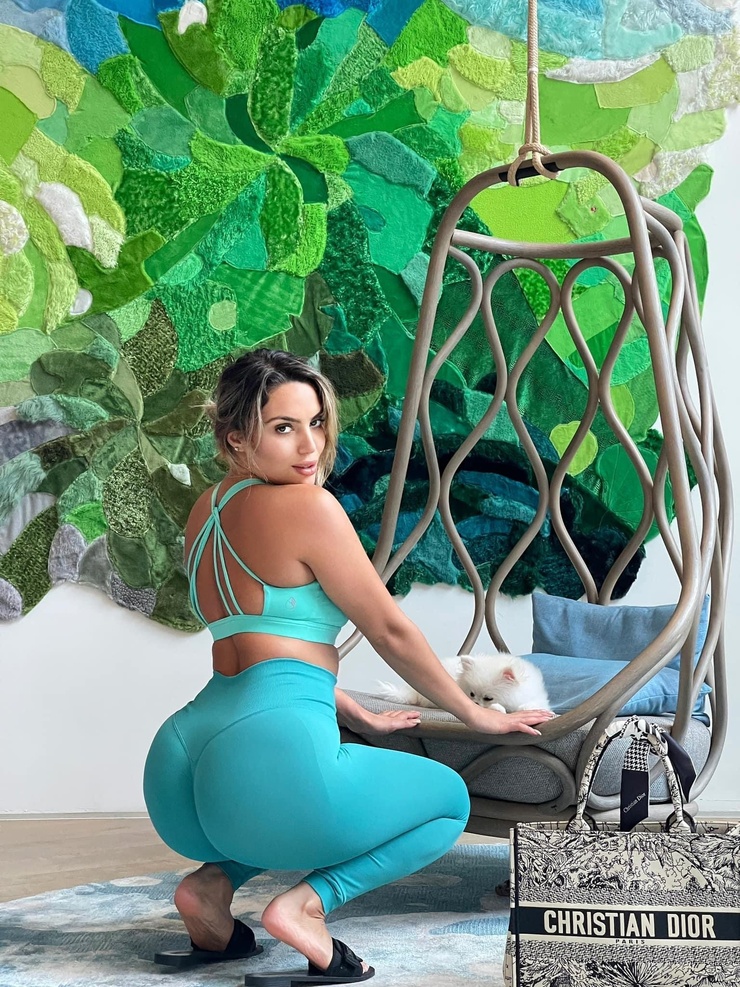 Picture of Ara Queen Bae