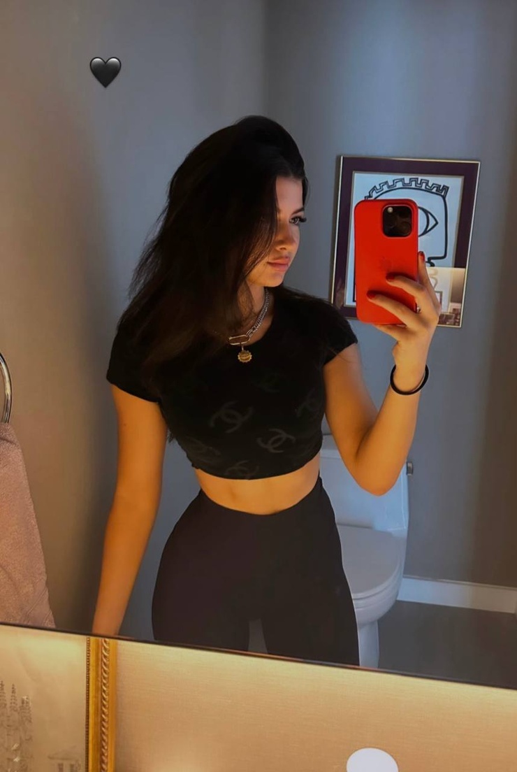 Picture of Ellie Zeiler